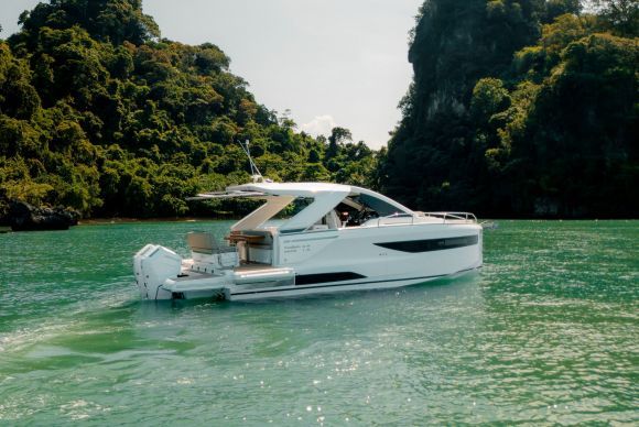 DB37 | Jeanneau DB/37 OB 40 ft Luxury Yacht Rental | Luxury Day Boat ...